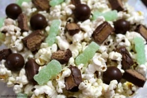 Alien Invasion Popcorn - Moms & Munchkins