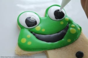 Frog Cookies Decorating Tutorial - Moms & Munchkins