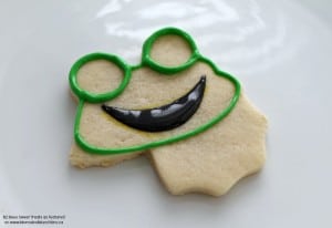 Frog Cookies Decorating Tutorial - Moms & Munchkins