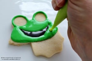 Frog Cookies Decorating Tutorial - Moms & Munchkins