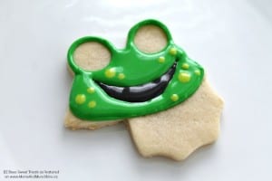 Frog Cookies Decorating Tutorial - Moms & Munchkins