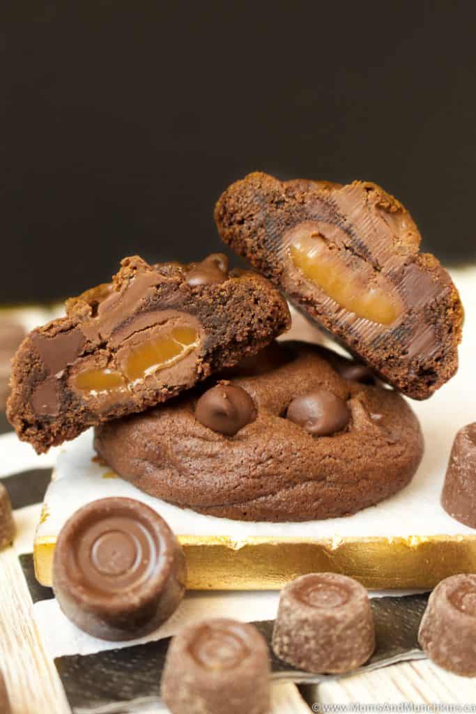 Rolo Cookies Recipe (Chocolate Caramel Cookies) - Moms & Munchkins