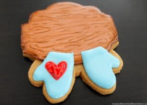 Winter Mittens Cookies Decorating Tutorial - Moms & Munchkins