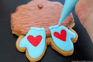 Winter Mittens Cookies Decorating Tutorial - Moms & Munchkins