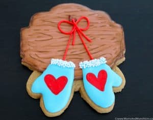 Winter Mittens Cookies Decorating Tutorial - Moms & Munchkins