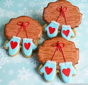 Winter Mittens Cookies Decorating Tutorial - Moms & Munchkins