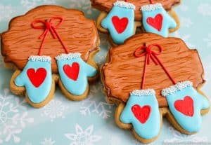 Winter Mittens Cookies Decorating Tutorial - Moms & Munchkins