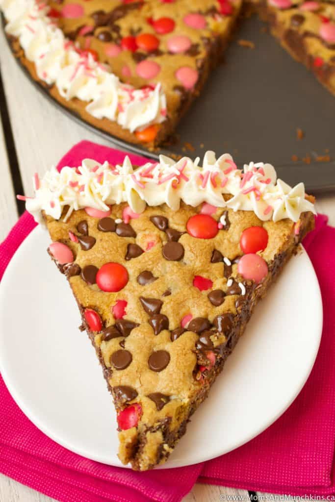Chocolate Chip Cookie Pizza Recipe - Moms & Munchkins