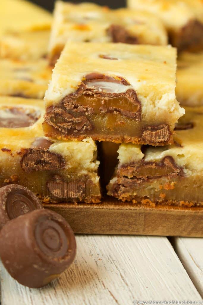 Rolo Cheesecake Cookie Bars Recipe - Moms & Munchkins
