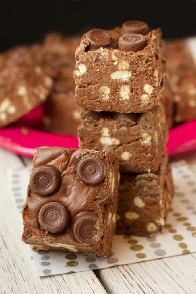 Rolo Pretzel Fudge Recipe - Moms & Munchkins