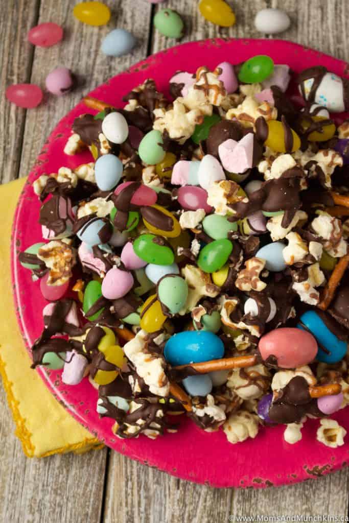 Easter Bunny Bait Snack Mix - Moms & Munchkins