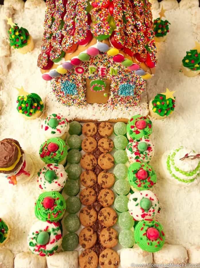 Ginger Bread House Ideas - Moms & Munchkins
