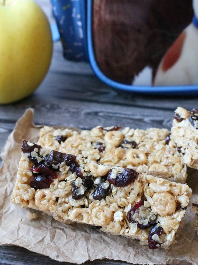 Homemade Chewy Breakfast Bars Story - Moms & Munchkins